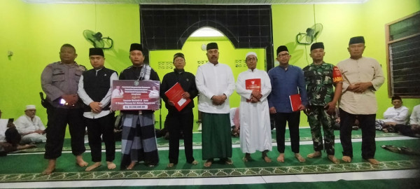 Safari Subuh Subuh ke-226 di Kelurahan Panji, Bupati Kutai Kartanegara Serahkan Bantuan untuk ...