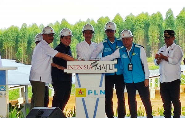Jokowi Resmikan Proyek PLTS 50 MW, Sistem Kelistrikan di IKN Gunakan Kecerdasan Buatan ...