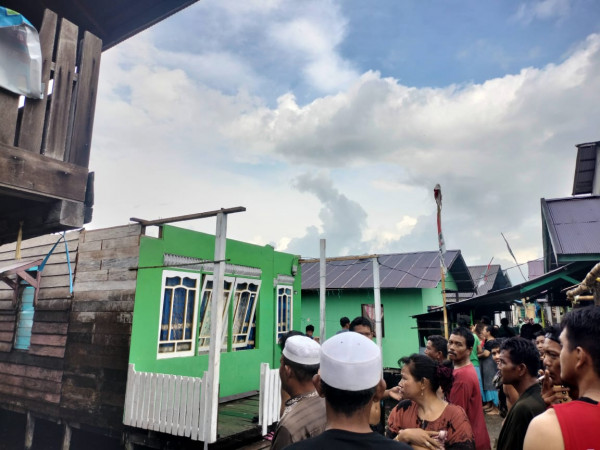 Angin Puting Beliung Mengamuk di Desa Tanjung Aru Paser, 20 Rumah dan Musala Rusak | Korankaltim.com