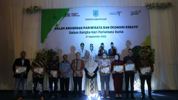 PT Pamapersada Nusantara Terima Penghargaan dari Bupati Paser Setelah Sukses Bina UMKM dan ...