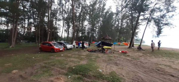 Pantai Tanah Merah Samboja Janjikan Keindahan Alam Tapi Kebersihan Tak ...