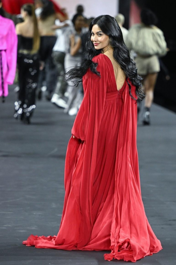 Ariel Tatum Wanita Indonesia Pertama di Panggung Paris Fashion Week ...