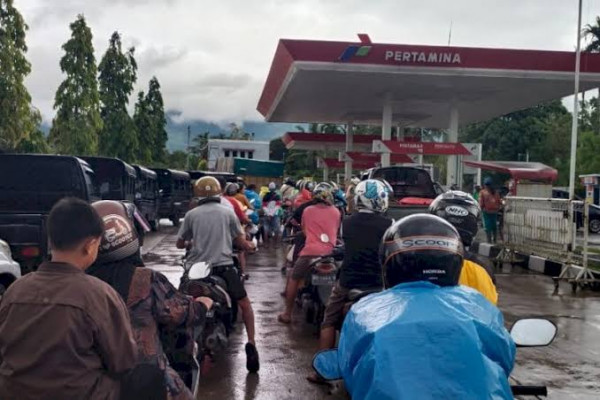 Soroti Antrean Panjang di Sejumlah SPBU, Wali Kota Samarinda Sebut ...