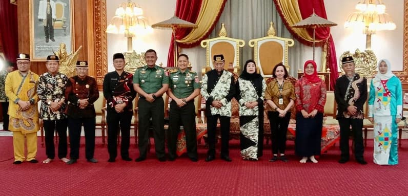 Jokowi Bakal Pakai Baju Adat Kesultanan Kutai Kertanegara Ing ...