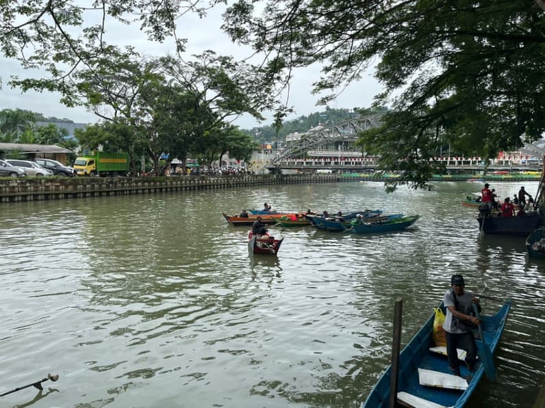 Hari Lingkungan Hidup se-Dunia, DLH Samarinda Ajak Siswa SD Bersihkan Sungai Karang Mumus