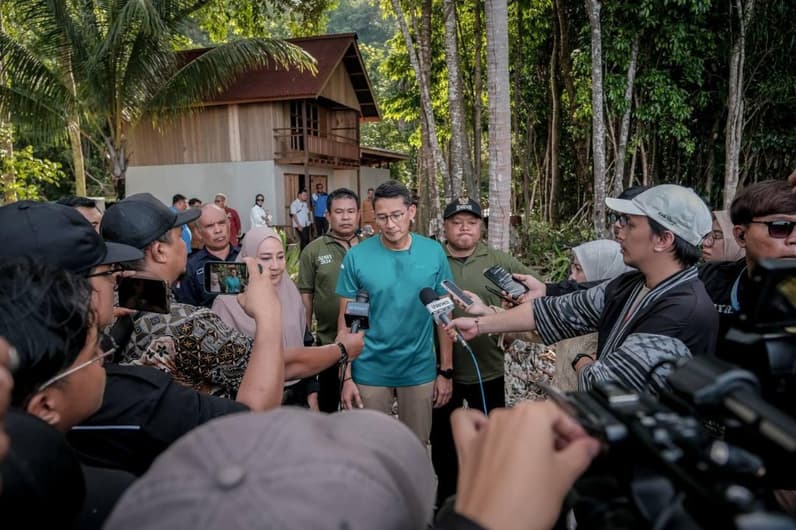 Akhiri Kunjungan di Pulau Maratua, Menparekraf Sandiaga Uno Sempatkan Temui UMKM Lokal