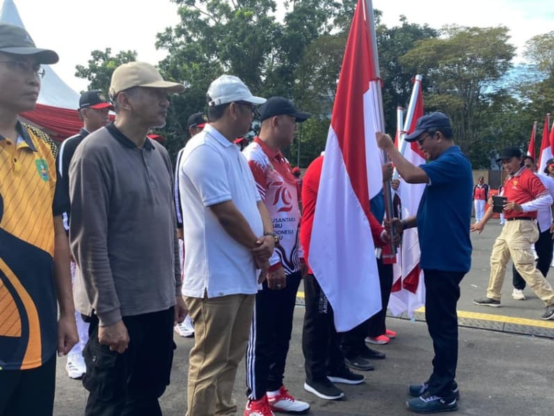 Kesbangpol Kaltim Ajak Masyarakat Pasang Bendera Merah Putih di Halaman ... Kesbangpol Kaltim Ajak Masyarakat Pasang Bendera Merah Putih di Halaman ...