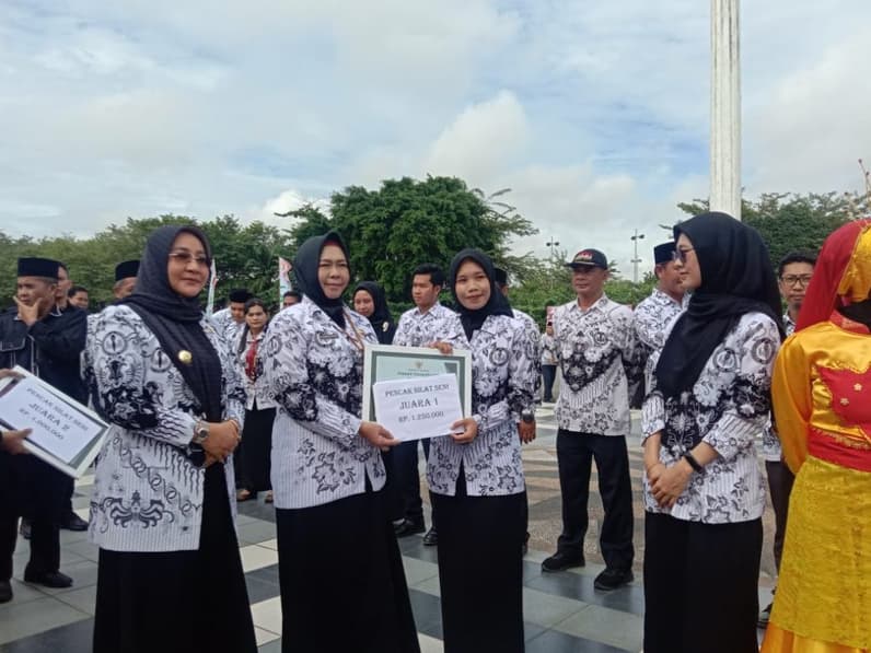 Wujudkan Guru Hebat, Pemkab Berau Bikin Upacara Peringatan HUT ke-79 PGRI dan Hari Guru Nasional ...